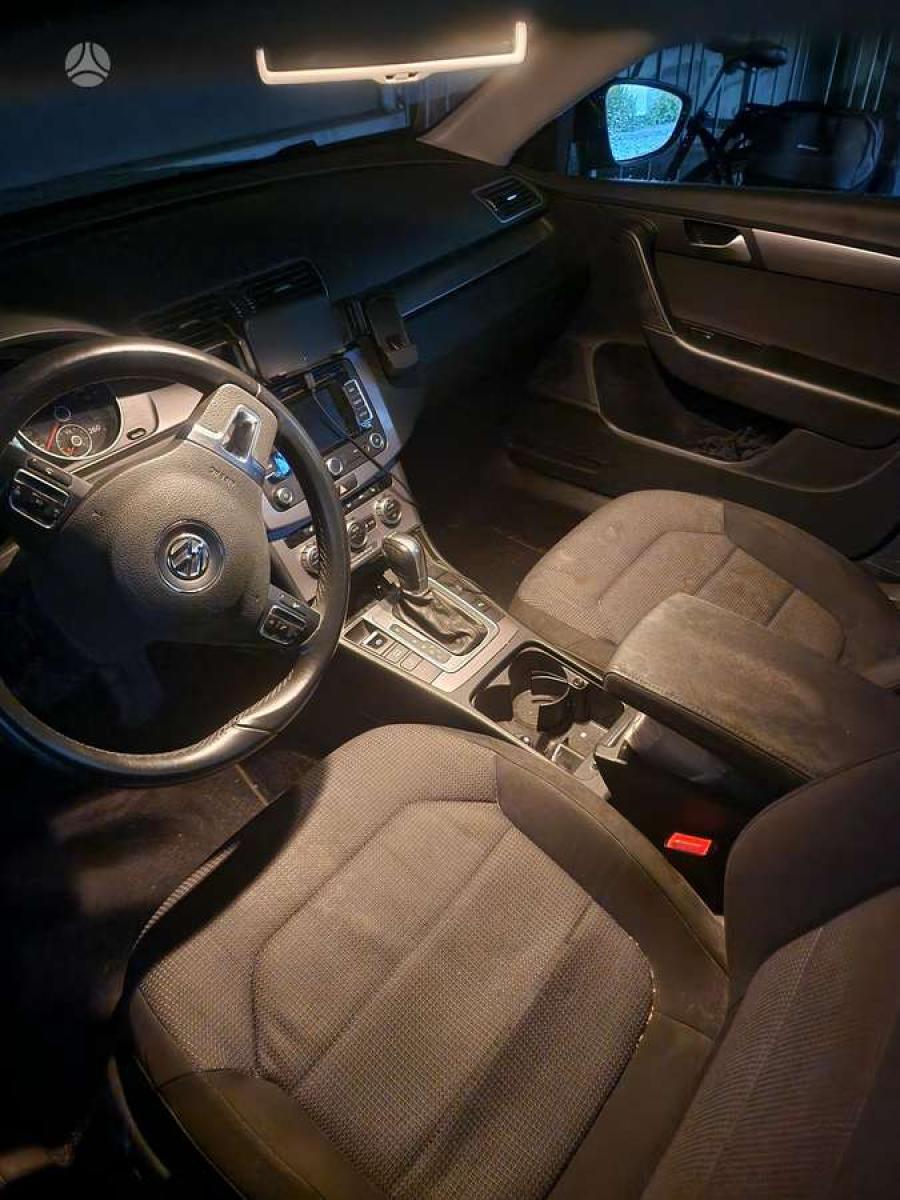 Black Volkswagen Passat 2014 in Vilnius, with an engine capacity of 1.97 L and mileage of 215 thousand km for 4800 €, photo 7 on AUTOMOTO.COM.LV