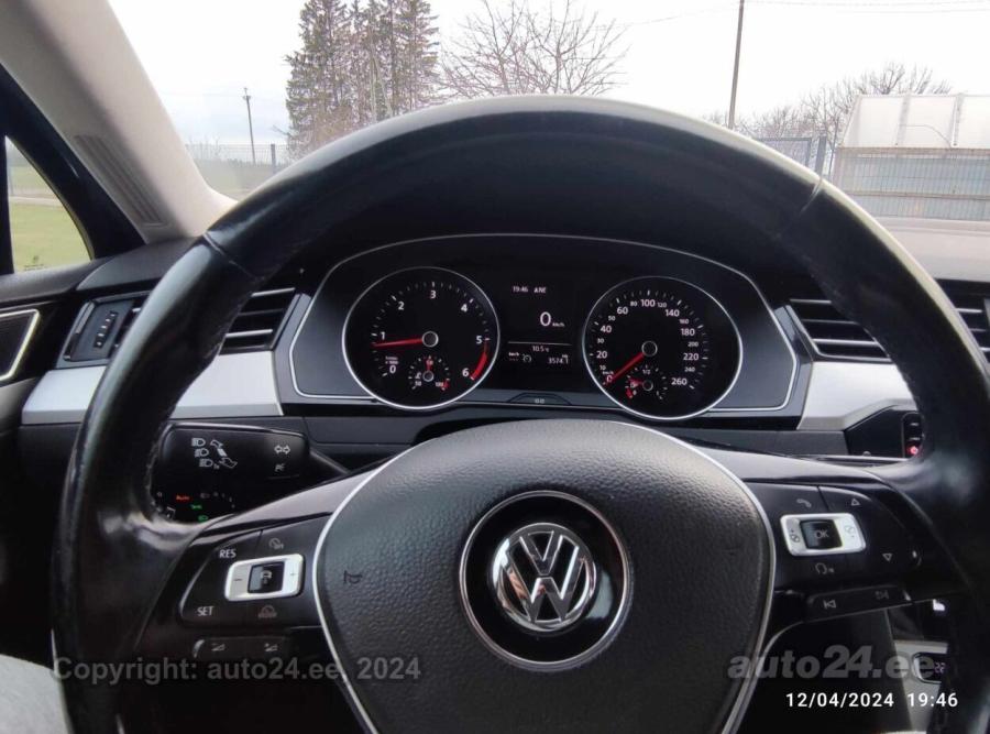 Black Volkswagen Passat 2015 in Paide, with an engine capacity of 1.60 L and mileage of 455 thousand km for 8650 €, photo 12 on AUTOMOTO.COM.LV