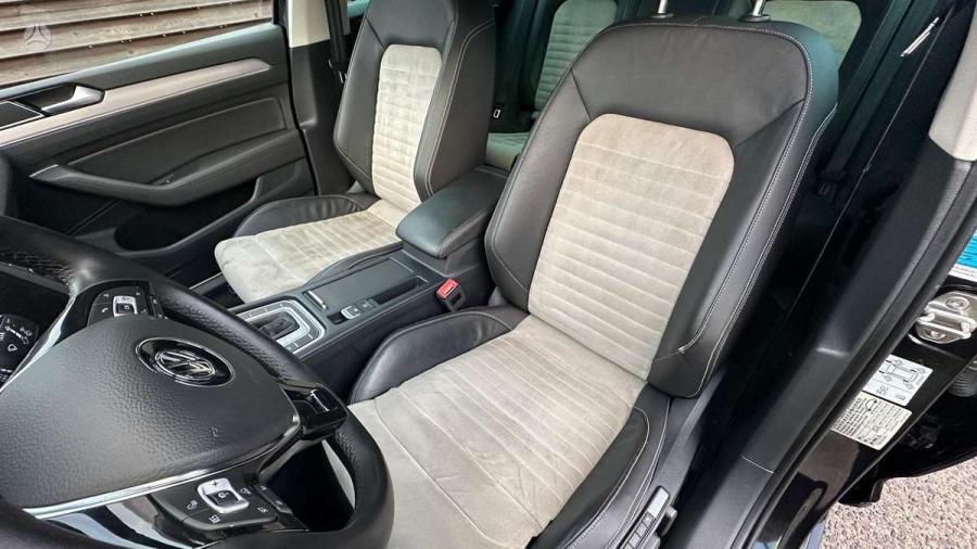 Black Volkswagen Passat 2015 in Vilnius, with an engine capacity of 1.97 L and mileage of 261 thousand km for 11150 €, photo 20 on AUTOMOTO.COM.LV