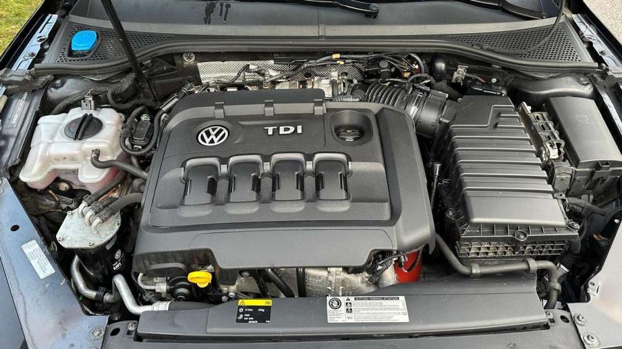 Black Volkswagen Passat 2015 in Vilnius, with an engine capacity of 1.97 L and mileage of 261 thousand km for 11150 €, photo 33 on AUTOMOTO.COM.LV