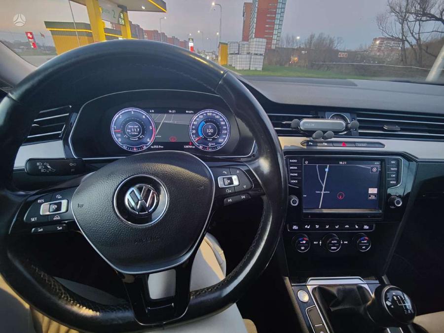 Melns Volkswagen Passat 2015 Klaipėda, ar dzinēja tilpumu 1.97 L un nobraukumu 329 tūkst. km par 7200 €, foto 9 vietnē AUTOMOTO.COM.LV