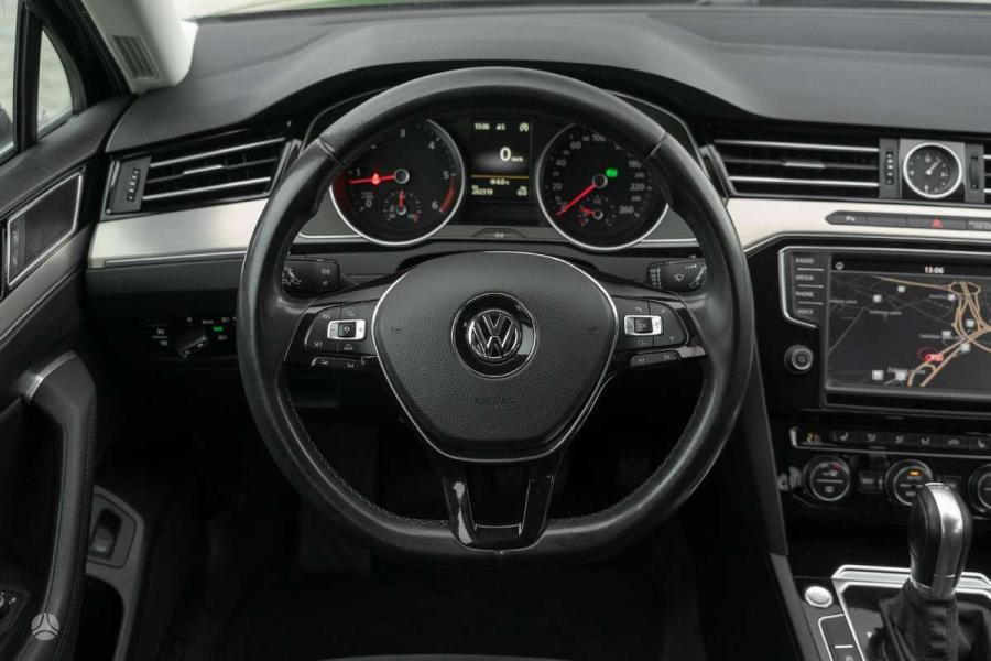 Melns Volkswagen Passat 2015 Viļņa, ar dzinēja tilpumu 1.97 L un nobraukumu 282 tūkst. km par 10300 €, foto 20 vietnē AUTOMOTO.COM.LV