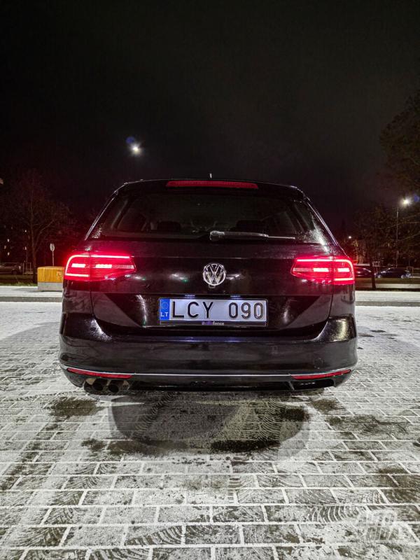 Black Volkswagen Passat 2015 in Kaunas, with an engine capacity of 2.00 L and mileage of 315 thousand km for 12000 €, photo 4 on AUTOMOTO.COM.LV