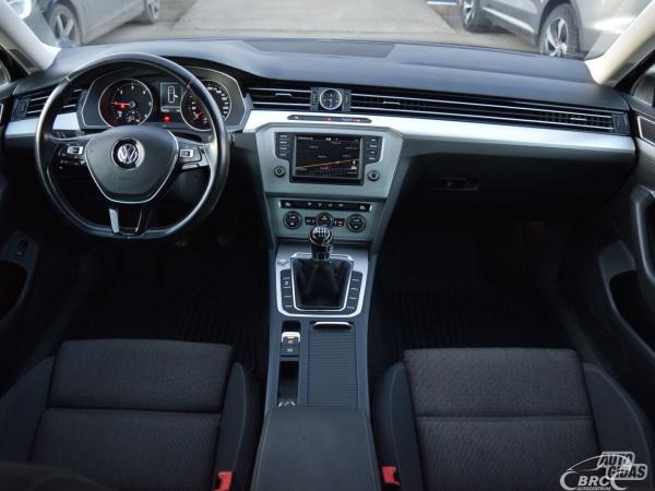 Black Volkswagen Passat 2015 in Riga, with an engine capacity of 1.60 L and mileage of 291 thousand km for 6900 €, photo 4 on AUTOMOTO.COM.LV