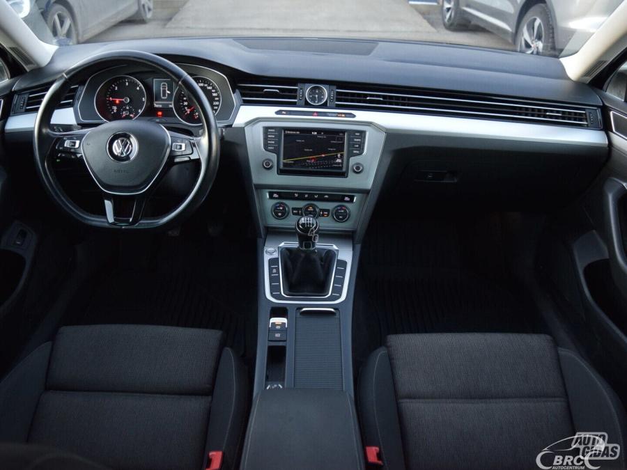 Black Volkswagen Passat 2015 in Riga, with an engine capacity of 1.60 L and mileage of 291 thousand km for 6900 €, photo 4 on AUTOMOTO.COM.LV