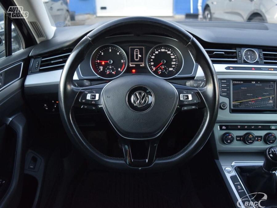 Black Volkswagen Passat 2015 in Riga, with an engine capacity of 1.60 L and mileage of 291 thousand km for 6900 €, photo 10 on AUTOMOTO.COM.LV