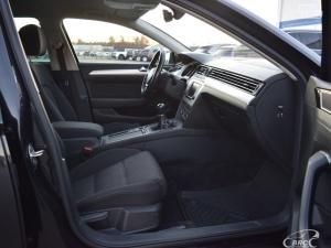 Black Volkswagen Passat 2015 in Riga, with an engine capacity of 1.60 L and mileage of 291 thousand km for 6900 €, photo 12 on AUTOMOTO.COM.LV
