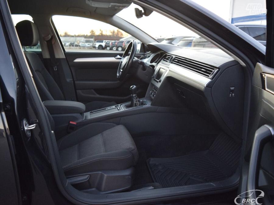 Black Volkswagen Passat 2015 in Riga, with an engine capacity of 1.60 L and mileage of 291 thousand km for 6900 €, photo 12 on AUTOMOTO.COM.LV