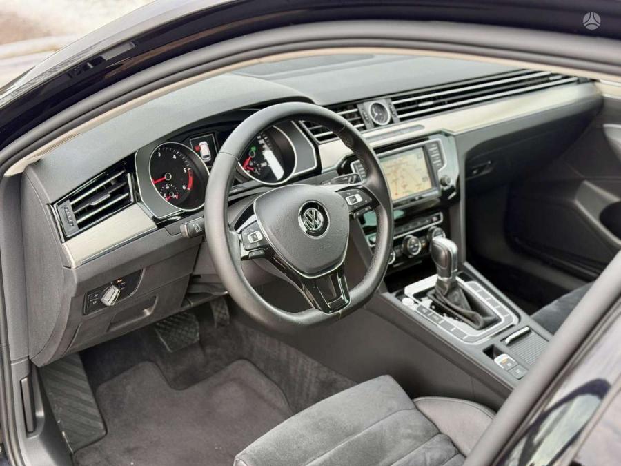 Melns Volkswagen Passat 2015 Vilkaviškis, ar dzinēja tilpumu 1.97 L un nobraukumu 284 tūkst. km par 10200 €, foto 10 vietnē AUTOMOTO.COM.LV