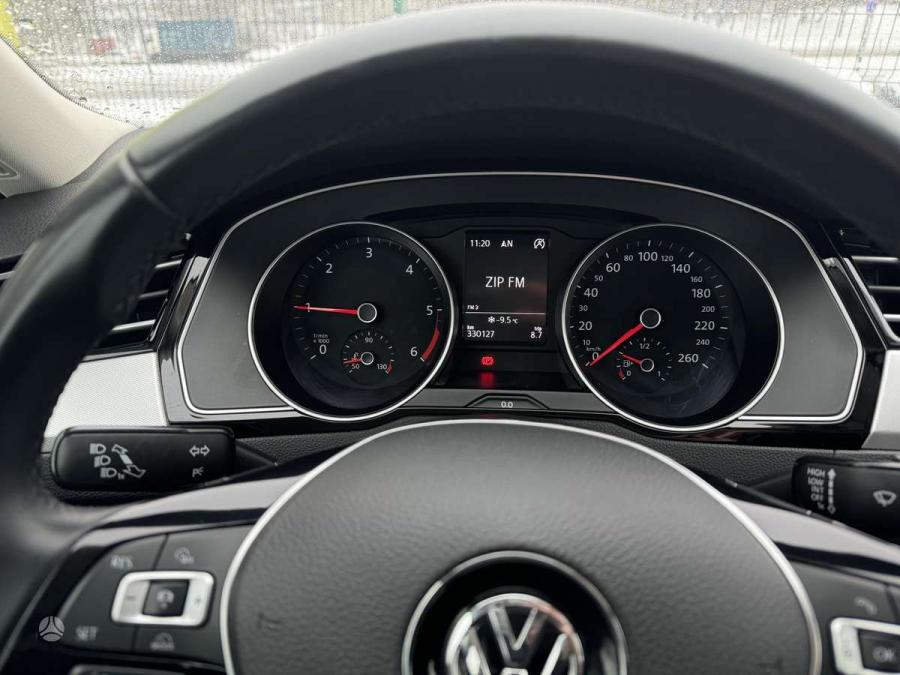 Black Volkswagen Passat 2015 in Vilnius, with an engine capacity of 1.60 L and mileage of 330 thousand km for 7900 €, photo 12 on AUTOMOTO.COM.LV