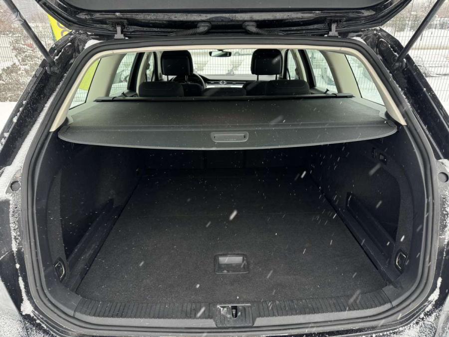 Black Volkswagen Passat 2015 in Vilnius, with an engine capacity of 1.60 L and mileage of 330 thousand km for 7900 €, photo 13 on AUTOMOTO.COM.LV