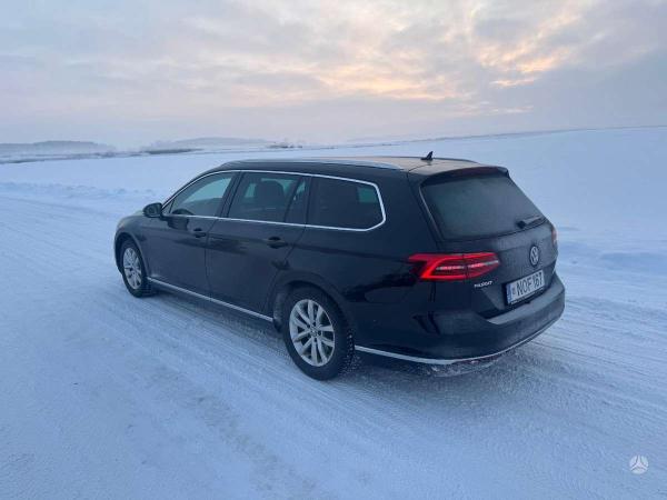 Melns Volkswagen Passat 2015 Kauņa, ar dzinēja tilpumu 1.97 L un nobraukumu 356 tūkst. km par 9800 €, foto 3 vietnē AUTOMOTO.COM.LV