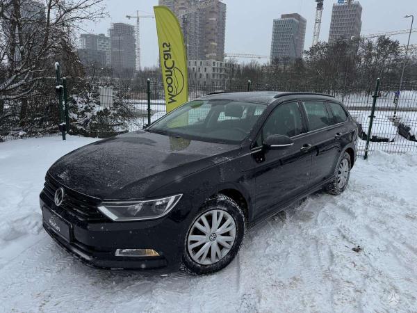 Black Volkswagen Passat 2015 in Vilnius, with an engine capacity of 1.60 L and mileage of 330 thousand km for 7900 €, photo 1 on AUTOMOTO.COM.LV