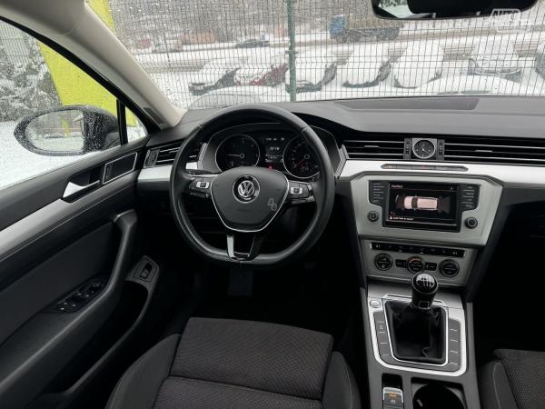 Black Volkswagen Passat 2015 in Vilnius, with an engine capacity of 1.60 L and mileage of 330 thousand km for 7900 €, photo 7 on AUTOMOTO.COM.LV