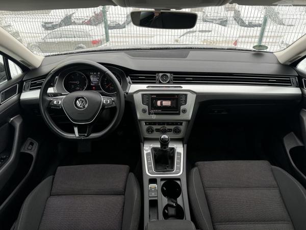 Black Volkswagen Passat 2015 in Vilnius, with an engine capacity of 1.60 L and mileage of 330 thousand km for 7900 €, photo 10 on AUTOMOTO.COM.LV
