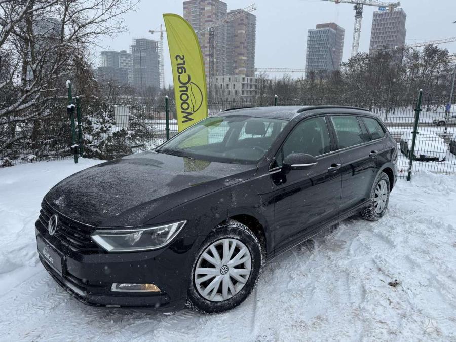 Black Volkswagen Passat 2015 in Vilnius, with an engine capacity of 1.60 L and mileage of 330 thousand km for 7900 €, photo 1 on AUTOMOTO.COM.LV