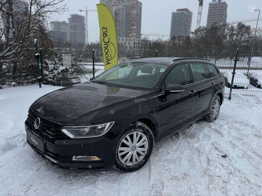 Black Volkswagen Passat 2015 in Vilnius, with an engine capacity of 1.60 L and mileage of 330 thousand km for 7900 €, photo 2 on AUTOMOTO.COM.LV