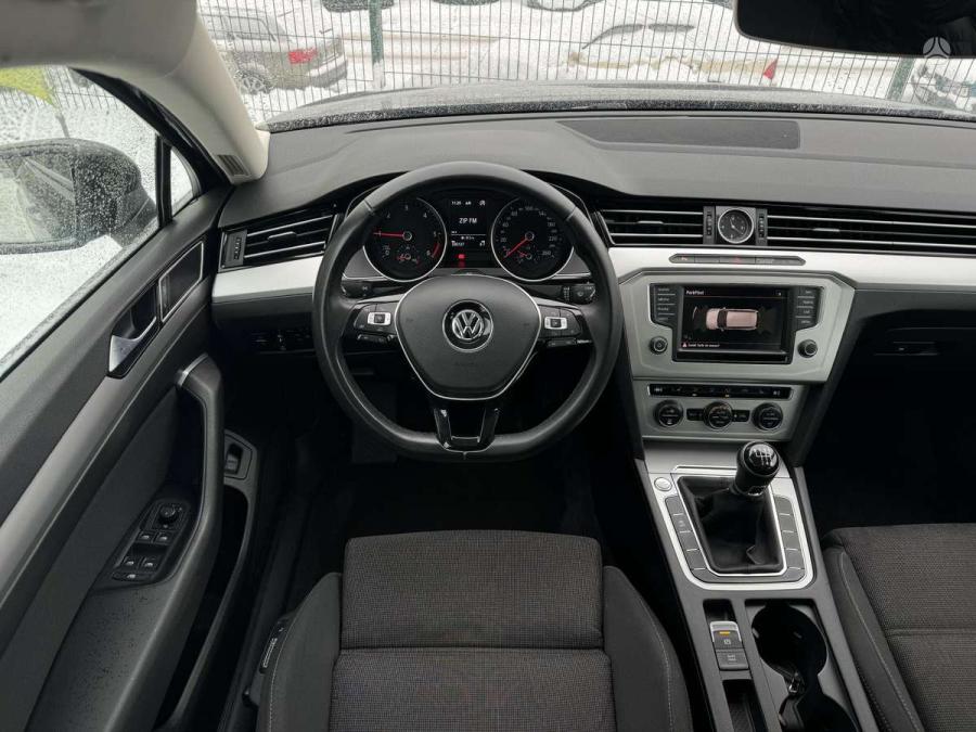 Black Volkswagen Passat 2015 in Vilnius, with an engine capacity of 1.60 L and mileage of 330 thousand km for 7900 €, photo 11 on AUTOMOTO.COM.LV