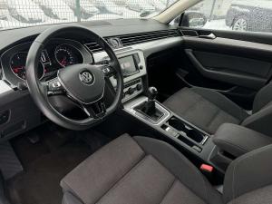 Black Volkswagen Passat 2015 in Vilnius, with an engine capacity of 1.60 L and mileage of 330 thousand km for 7900 €, photo 17 on AUTOMOTO.COM.LV