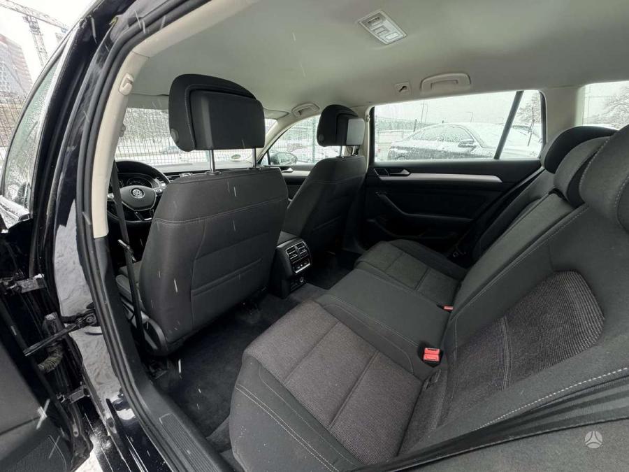 Black Volkswagen Passat 2015 in Vilnius, with an engine capacity of 1.60 L and mileage of 330 thousand km for 7900 €, photo 18 on AUTOMOTO.COM.LV