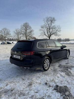 Black Volkswagen Passat 2015 in Kaunas, with an engine capacity of 2.00 L and mileage of 243 thousand km for 9990 €, photo 2 on AUTOMOTO.COM.LV