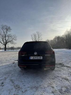 Black Volkswagen Passat 2015 in Kaunas, with an engine capacity of 2.00 L and mileage of 243 thousand km for 9990 €, photo 3 on AUTOMOTO.COM.LV