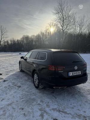 Black Volkswagen Passat 2015 in Kaunas, with an engine capacity of 2.00 L and mileage of 243 thousand km for 9990 €, photo 4 on AUTOMOTO.COM.LV