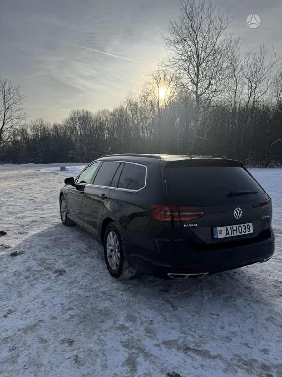 Black Volkswagen Passat 2015 in Kaunas, with an engine capacity of 2.00 L and mileage of 243 thousand km for 9990 €, photo 4 on AUTOMOTO.COM.LV