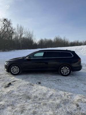 Black Volkswagen Passat 2015 in Kaunas, with an engine capacity of 2.00 L and mileage of 243 thousand km for 9990 €, photo 5 on AUTOMOTO.COM.LV