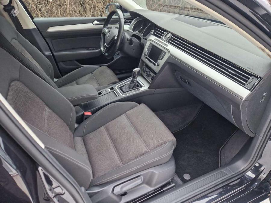 Black Volkswagen Passat 2015 in Vilnius, with an engine capacity of 1.97 L and mileage of 243 thousand km for 10350 €, photo 24 on AUTOMOTO.COM.LV