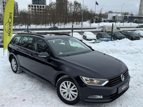 Black Volkswagen Passat 2015 in Vilnius, with an engine capacity of 1.60 L and mileage of 330 thousand km for 7000 €, photo 3 on AUTOMOTO.COM.LV