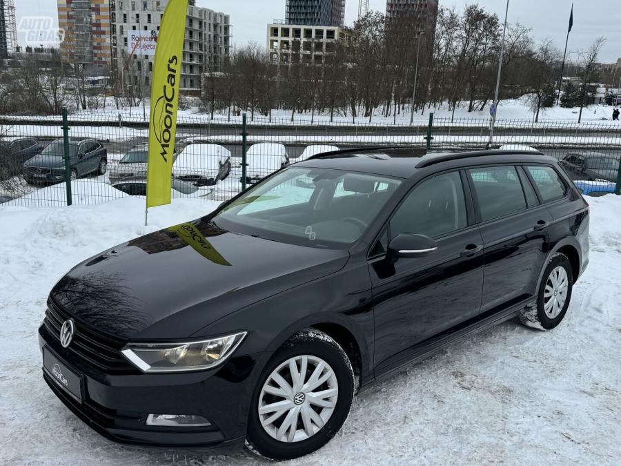 Black Volkswagen Passat 2015 in Vilnius, with an engine capacity of 1.60 L and mileage of 330 thousand km for 7000 €, photo 1 on AUTOMOTO.COM.LV