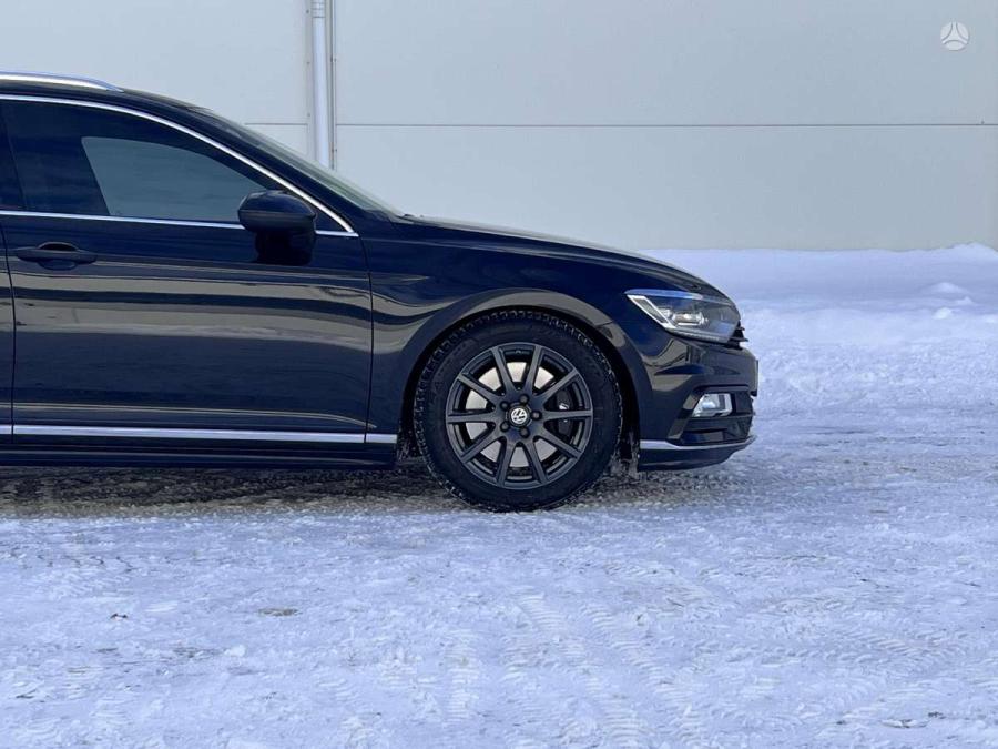 Black Volkswagen Passat 2015 in Kaunas, with an engine capacity of 1.97 L and mileage of 196 thousand km for 13500 €, photo 12 on AUTOMOTO.COM.LV