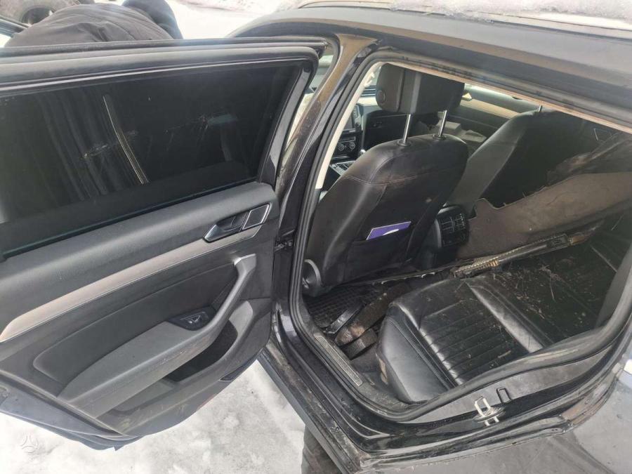Black Volkswagen Passat 2015 in Kedainiai, with an engine capacity of 1.97 L and mileage of 575 thousand km for 3500 €, photo 22 on AUTOMOTO.COM.LV
