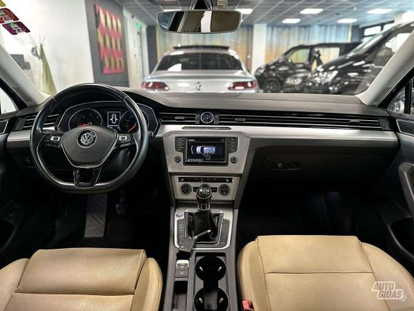 Black Volkswagen Passat 2015 in Klaipeda, with an engine capacity of 1.60 L and mileage of 297 thousand km for 8950 €, photo 10 on AUTOMOTO.COM.LV
