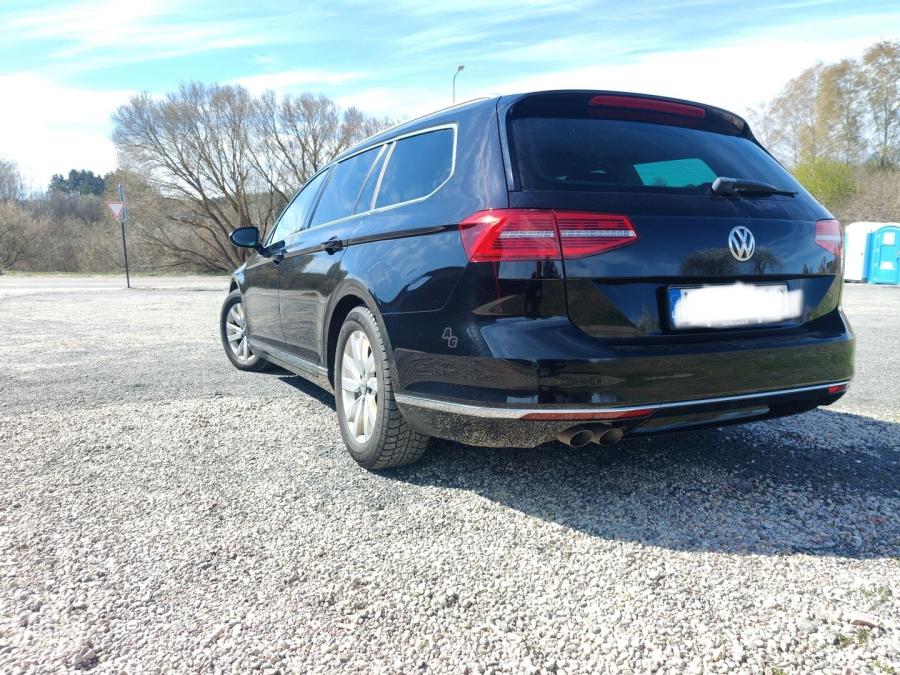 Black Volkswagen Passat 2015 in Vilnius, with an engine capacity of 2.00 L and mileage of 278 thousand km for 9800 €, photo 3 on AUTOMOTO.COM.LV