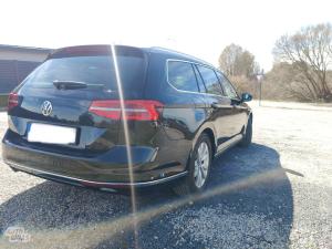 Black Volkswagen Passat 2015 in Vilnius, with an engine capacity of 2.00 L and mileage of 278 thousand km for 9800 €, photo 4 on AUTOMOTO.COM.LV