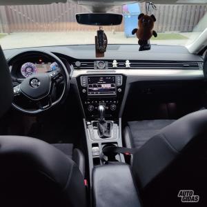 Black Volkswagen Passat 2015 in Vilnius, with an engine capacity of 2.00 L and mileage of 278 thousand km for 9800 €, photo 10 on AUTOMOTO.COM.LV