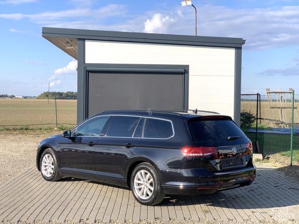 Black Volkswagen Passat 2015 in Kaunas, with an engine capacity of 2.00 L and mileage of 301 thousand km for 8199 €, photo 4 on AUTOMOTO.COM.LV