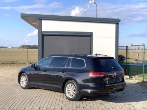 Black Volkswagen Passat 2015 in Kaunas, with an engine capacity of 2.00 L and mileage of 301 thousand km for 8199 €, photo 5 on AUTOMOTO.COM.LV