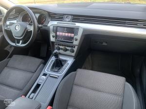 Black Volkswagen Passat 2015 in Kaunas, with an engine capacity of 2.00 L and mileage of 301 thousand km for 8199 €, photo 13 on AUTOMOTO.COM.LV