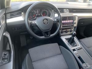 Black Volkswagen Passat 2015 in Kaunas, with an engine capacity of 2.00 L and mileage of 301 thousand km for 8199 €, photo 14 on AUTOMOTO.COM.LV