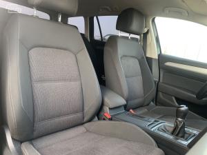 Black Volkswagen Passat 2015 in Kaunas, with an engine capacity of 2.00 L and mileage of 301 thousand km for 8199 €, photo 15 on AUTOMOTO.COM.LV