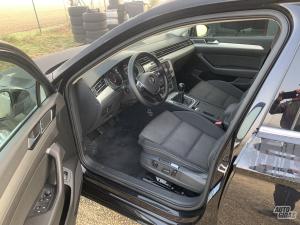 Black Volkswagen Passat 2015 in Kaunas, with an engine capacity of 2.00 L and mileage of 301 thousand km for 8199 €, photo 17 on AUTOMOTO.COM.LV