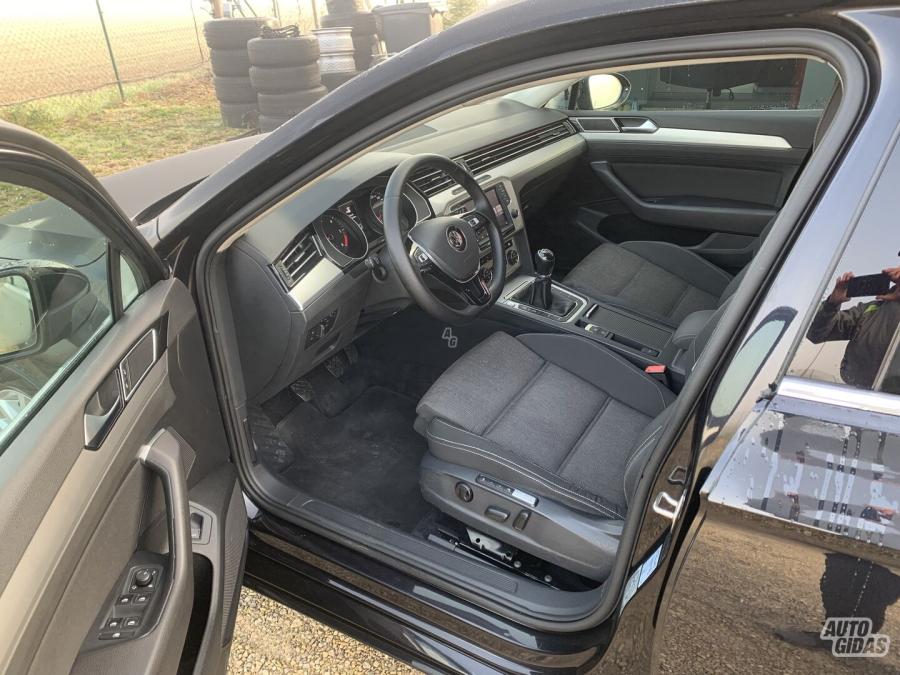 Black Volkswagen Passat 2015 in Kaunas, with an engine capacity of 2.00 L and mileage of 301 thousand km for 8199 €, photo 17 on AUTOMOTO.COM.LV