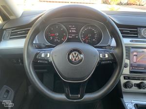 Black Volkswagen Passat 2015 in Kaunas, with an engine capacity of 2.00 L and mileage of 301 thousand km for 8199 €, photo 20 on AUTOMOTO.COM.LV