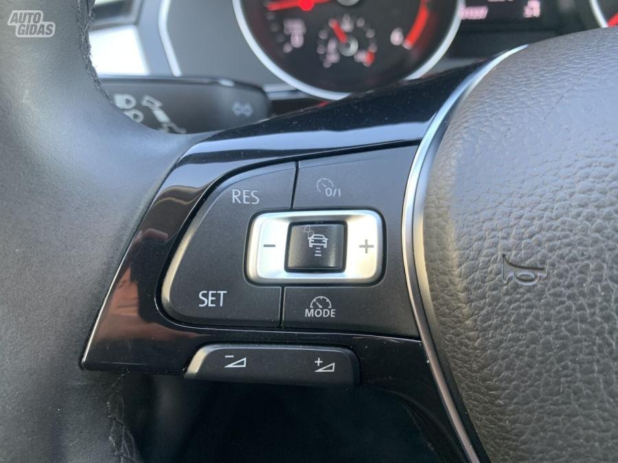 Black Volkswagen Passat 2015 in Kaunas, with an engine capacity of 2.00 L and mileage of 301 thousand km for 8199 €, photo 22 on AUTOMOTO.COM.LV