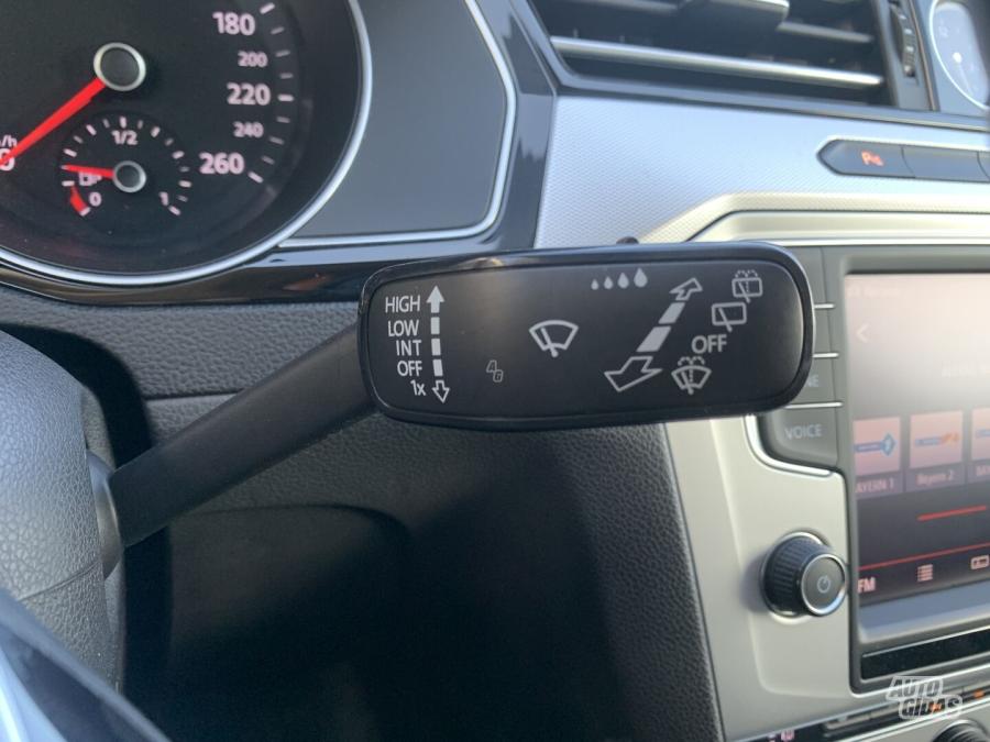 Black Volkswagen Passat 2015 in Kaunas, with an engine capacity of 2.00 L and mileage of 301 thousand km for 8199 €, photo 25 on AUTOMOTO.COM.LV