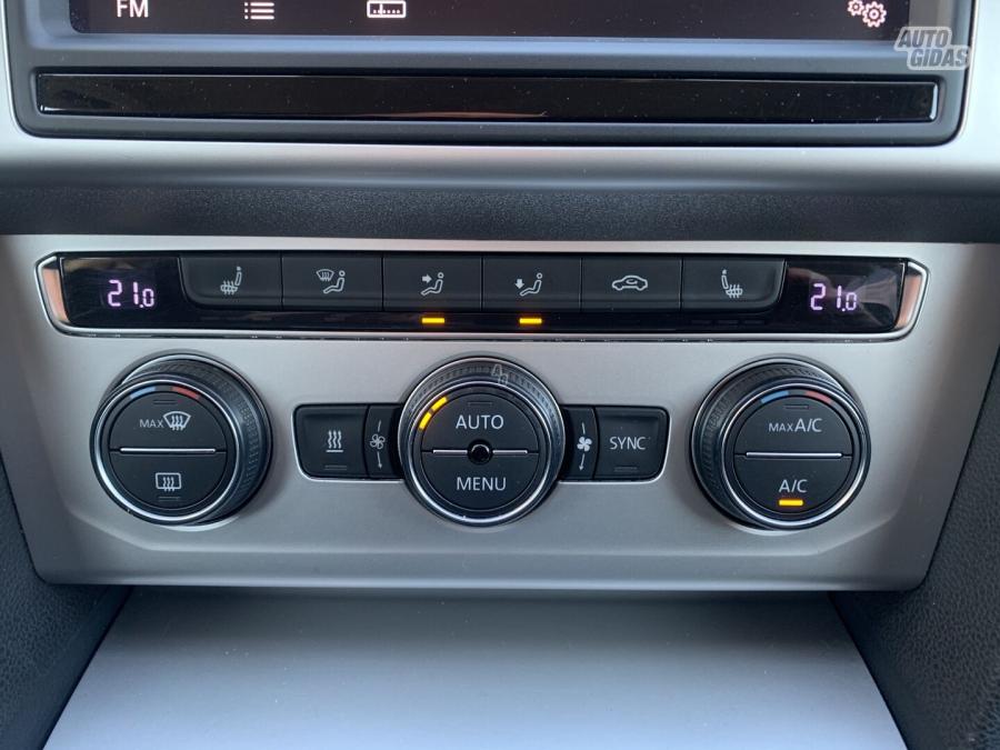 Black Volkswagen Passat 2015 in Kaunas, with an engine capacity of 2.00 L and mileage of 301 thousand km for 8199 €, photo 28 on AUTOMOTO.COM.LV