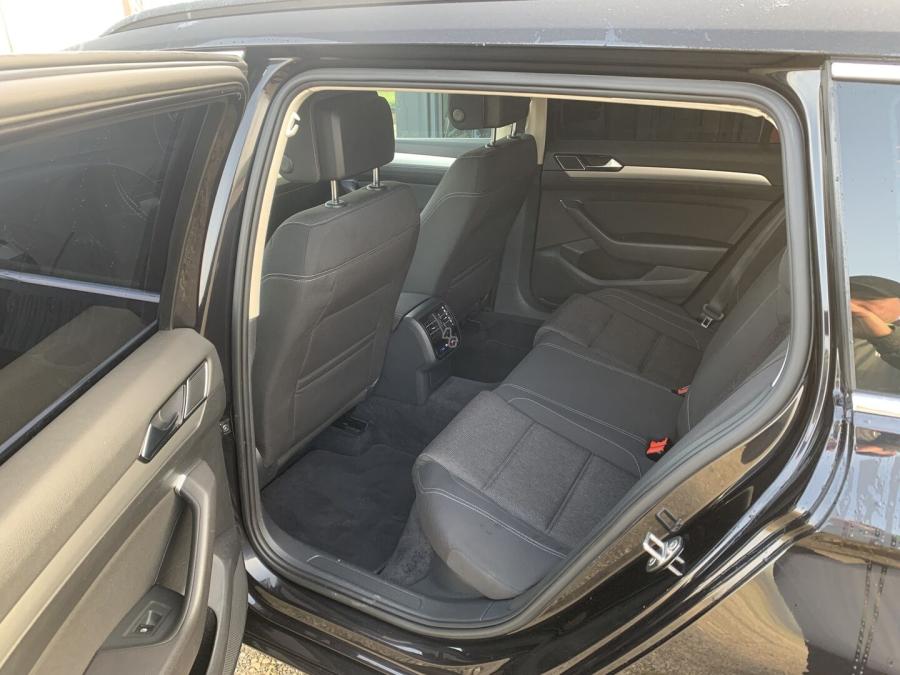 Black Volkswagen Passat 2015 in Kaunas, with an engine capacity of 2.00 L and mileage of 301 thousand km for 8199 €, photo 30 on AUTOMOTO.COM.LV